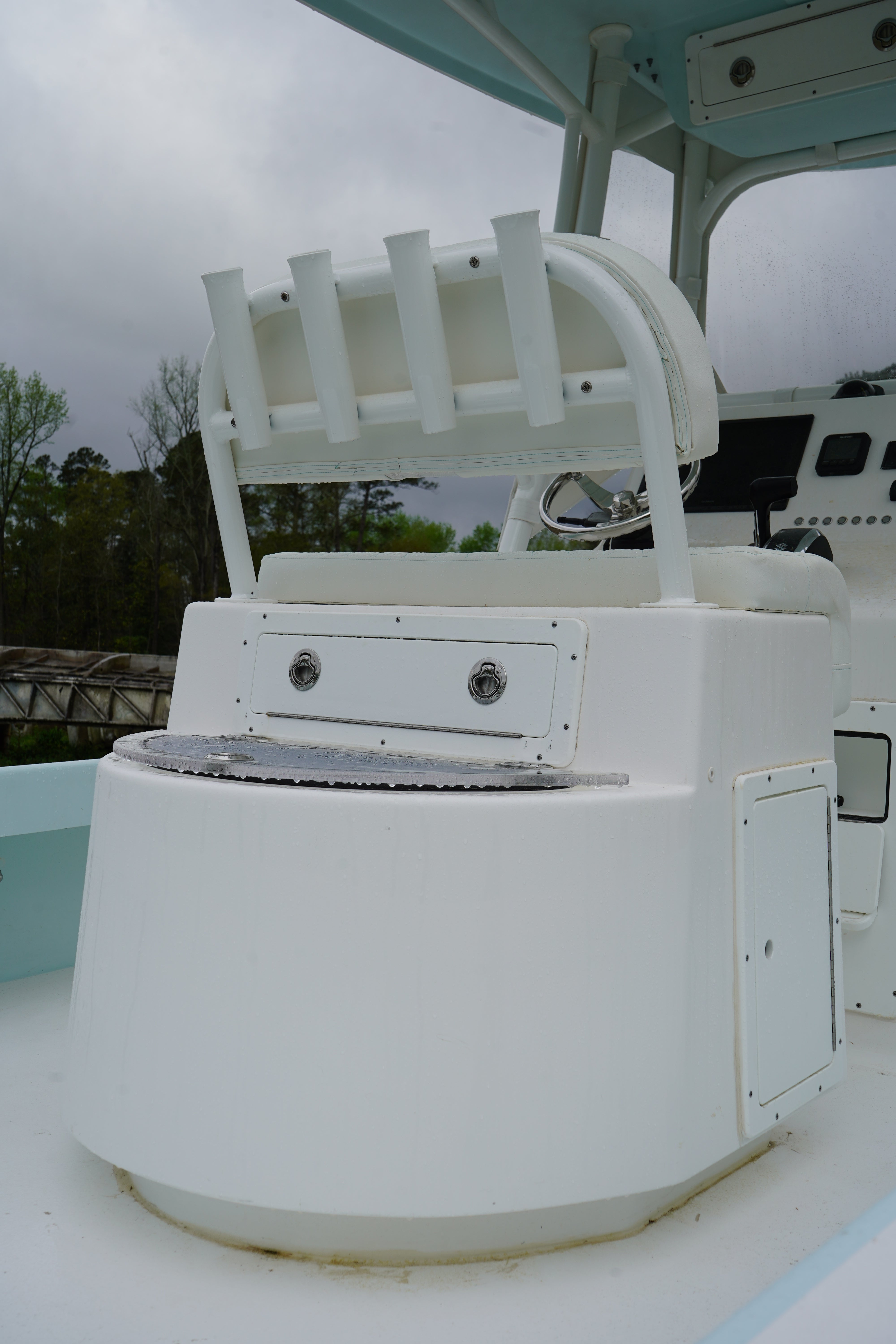 boat single leaning post